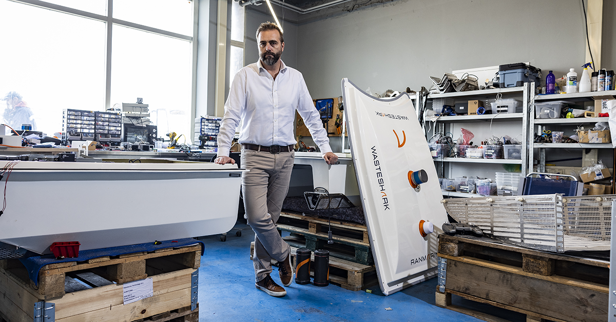 The Robot Predator with an Appetite for Waste